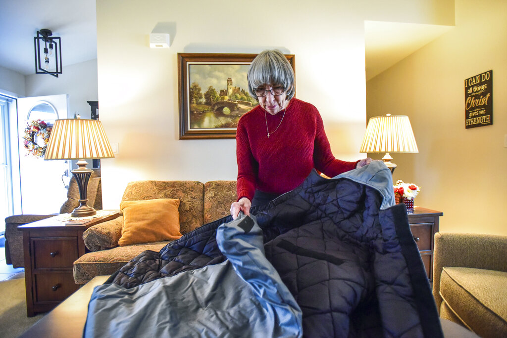 ‘The Bag Lady’ helps keep homeless warm with winter jackets | News ...